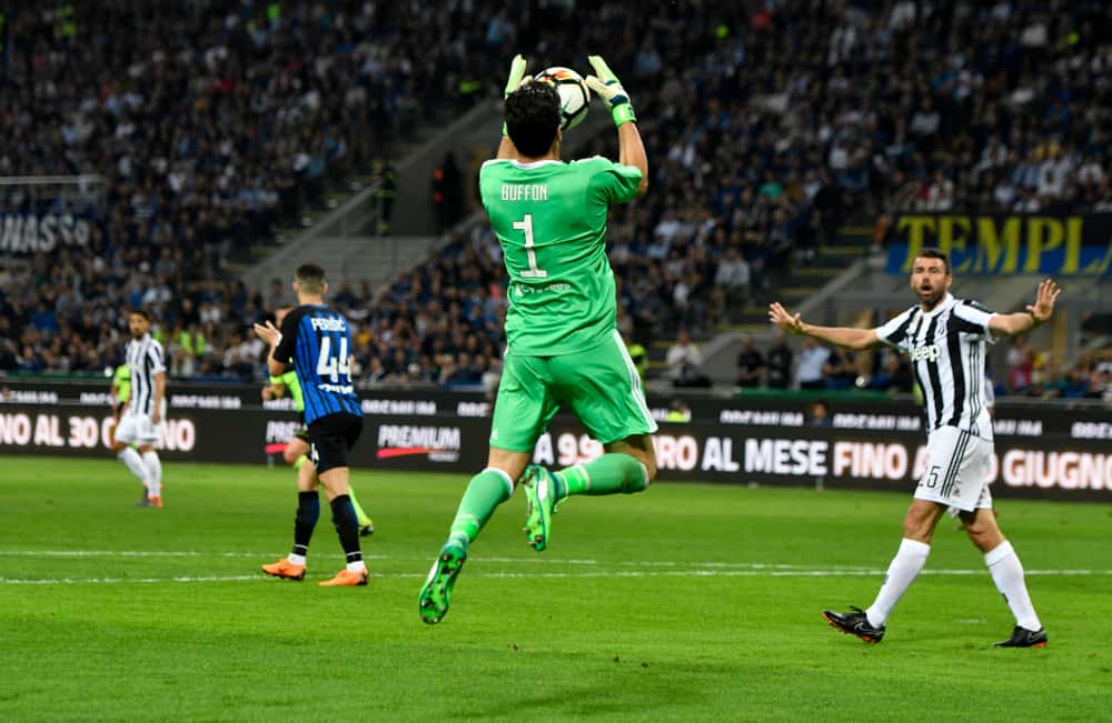 When Can A Goalkeeper Not Use Their Hands? - Movin993